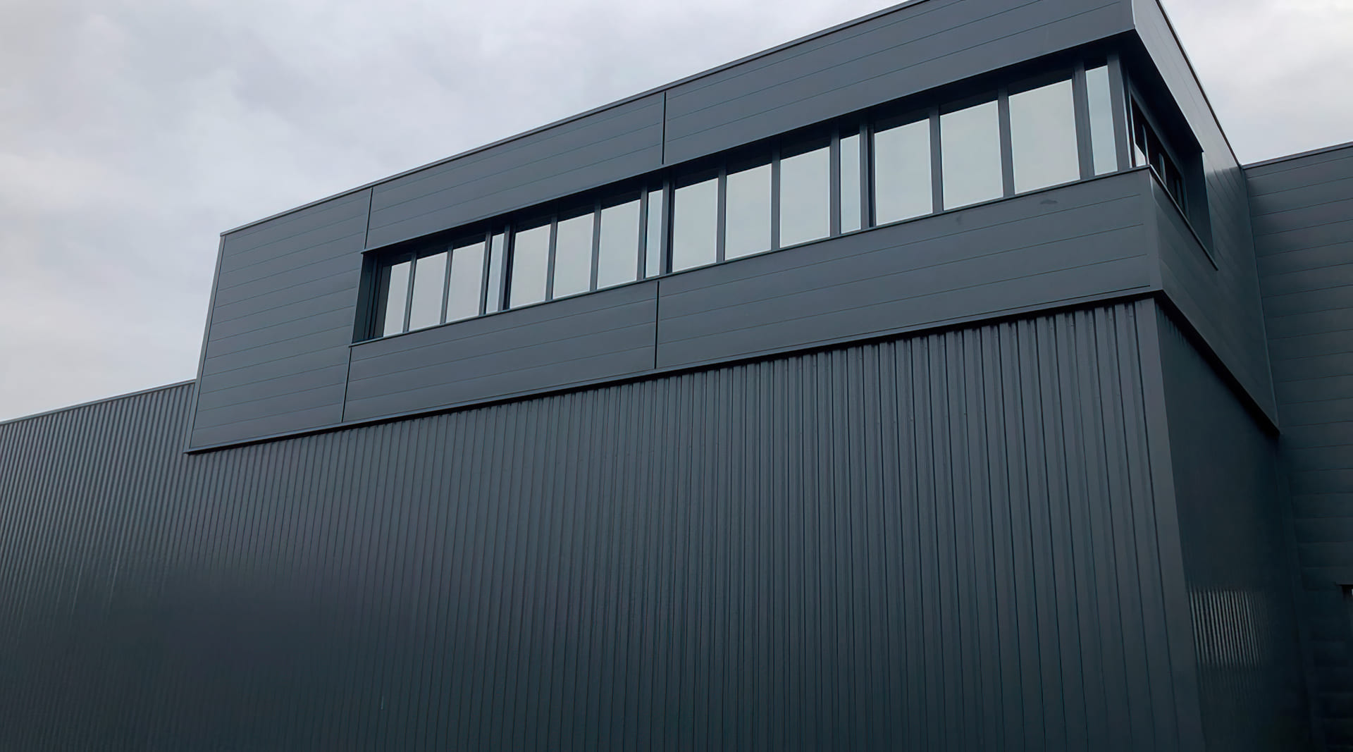 Spécialiste couverture de toiture, structure et de bardage pour bâtiment